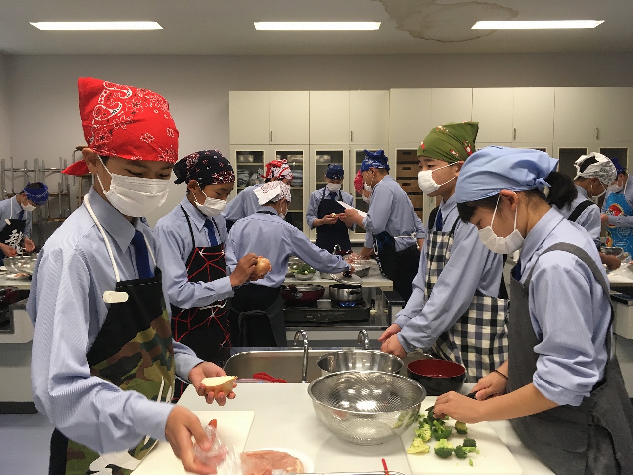 J1-2 J1-4 調理実習② – 学校法人山口高川学園 過去ブログ